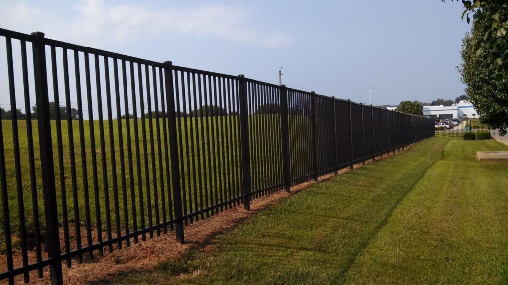 The Dos and Don’ts of Fence Maintenance - Clarksville Fencing