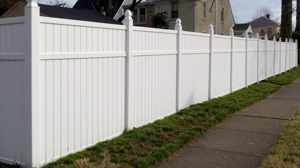 8 Ways to Maximize Your Home's Value with a New Fence - Clarksville Fencing